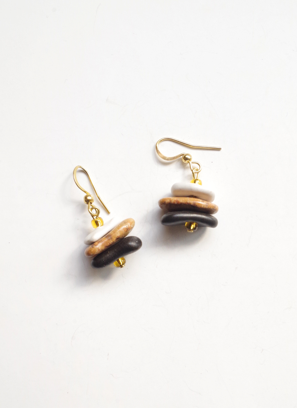 ミニ・3BEADSピアス（ブラック＆キャメル) – Chuui（チューイ）