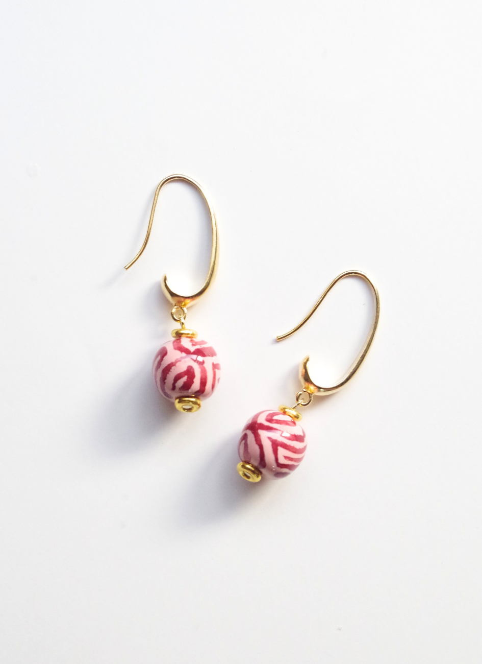 デザインフックピアス（エスニック柄・ライトピンク＆ボルドー) – Chuui（チューイ）